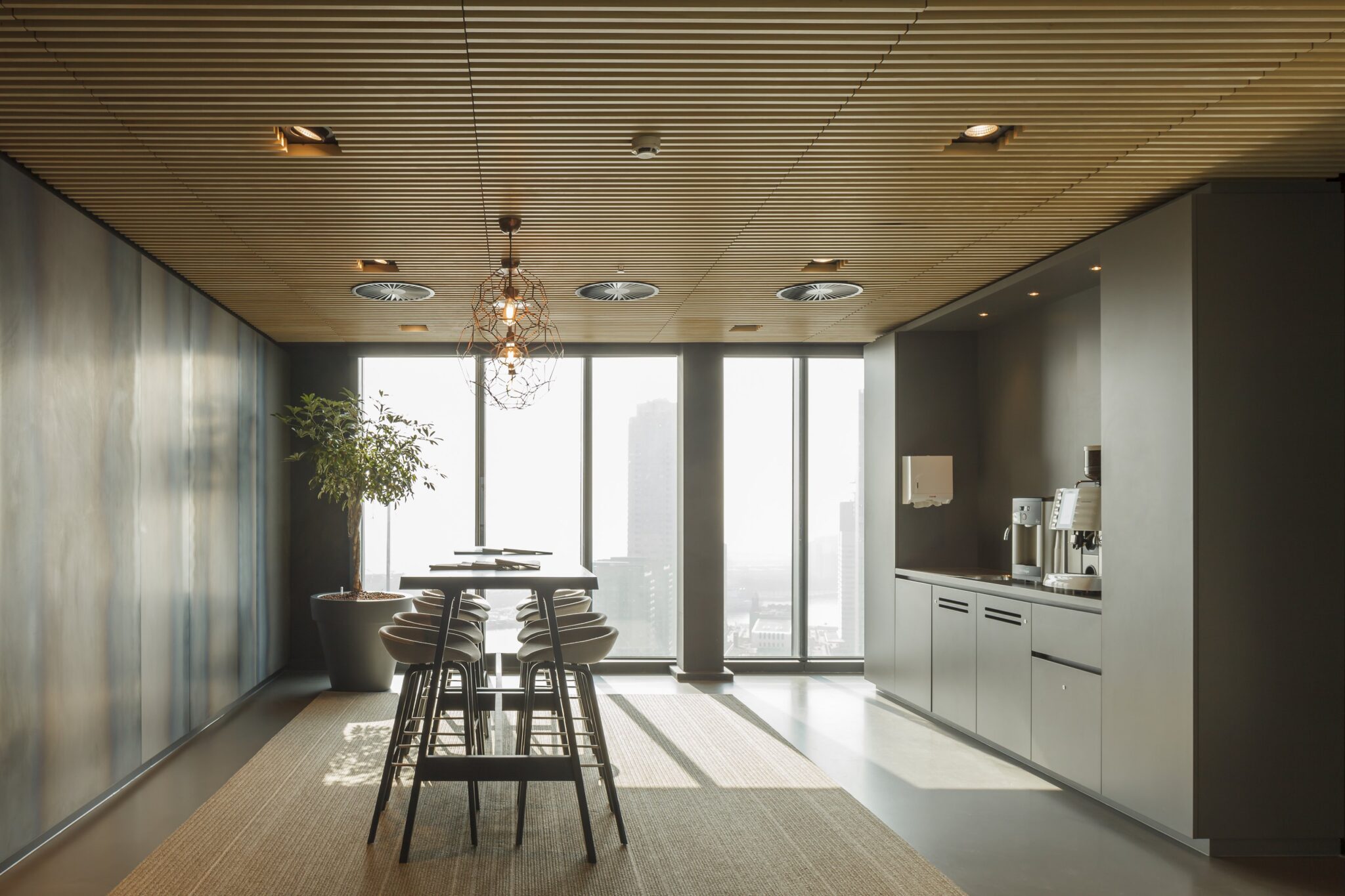 Edificio oficinas Maastoren - Holanda • Hunter Douglas Architectural